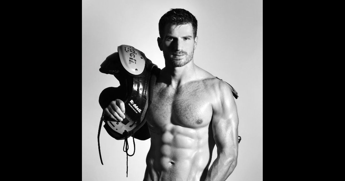 Lucas Barone pose pour le calendrier Sportifs 2019 réalisé par le ...