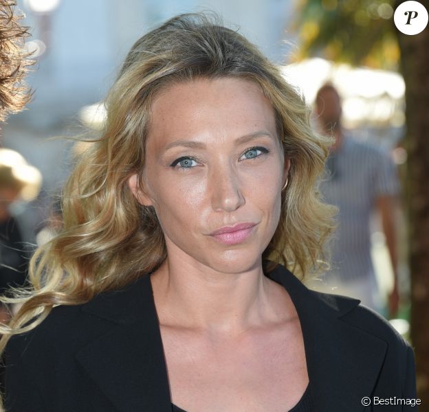 Laura Smet invitée à se "suicider" : L'actrice choquée - Purepeople