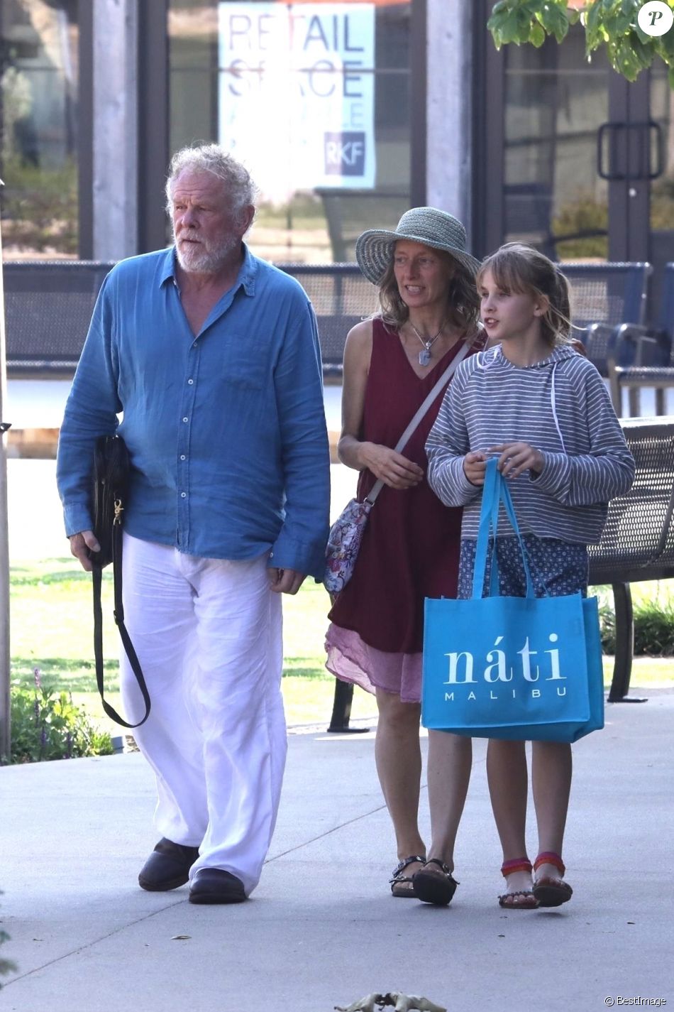 Nick Nolte, sa femme Clytie Lane et leur fille Sophia sont allés faire ...