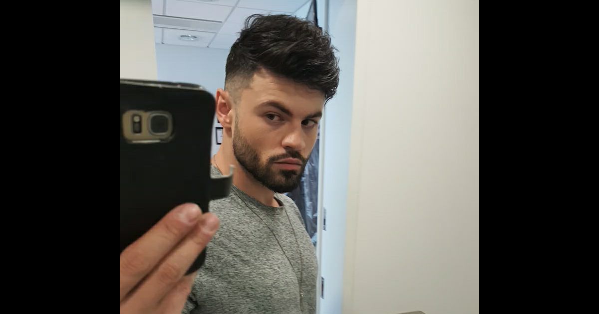 Jake Benson en selfie sur Facebook - Purepeople