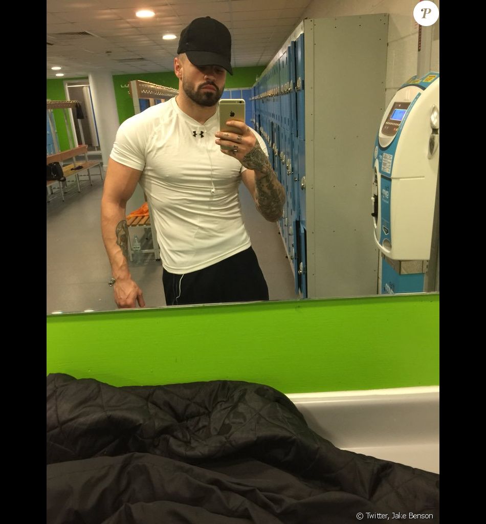 Jake Benson sur Twitter - Purepeople