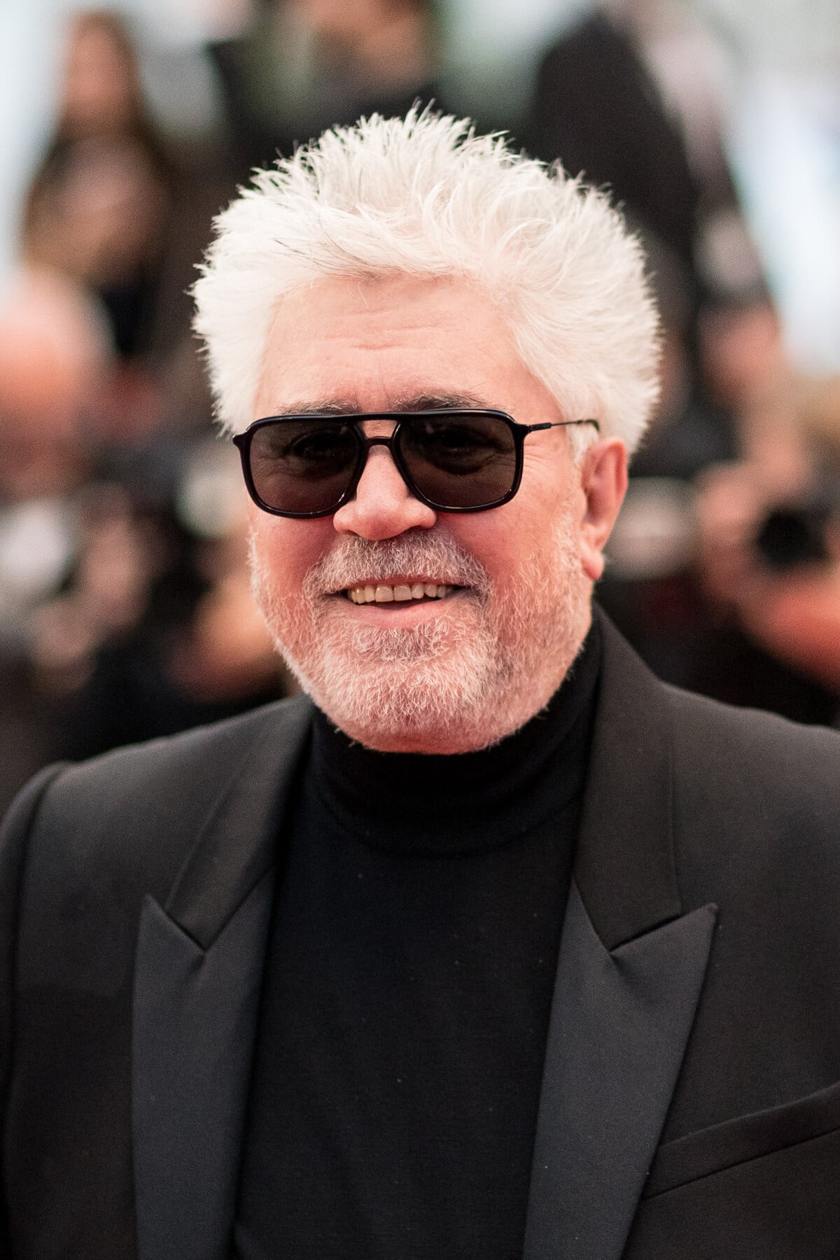 Photo : Pedro Almodovar - Montée des marches du film "Douleur et Gloire ...