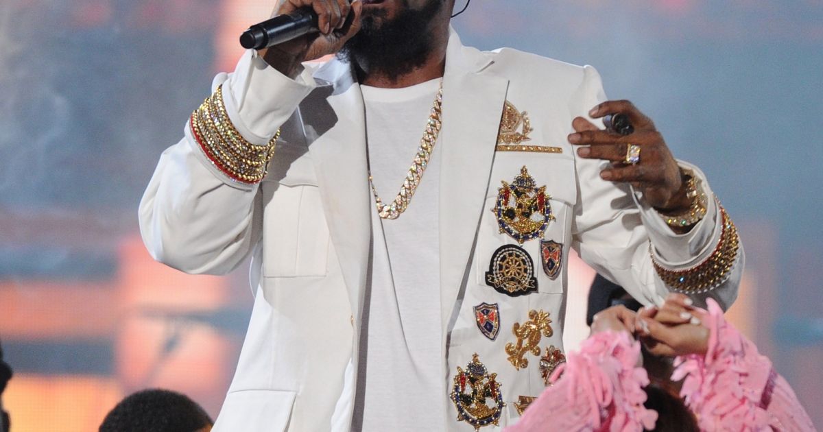 Le rappeur R. Kelly (Robert Sylvester Kelly), accusé d'agressions ...