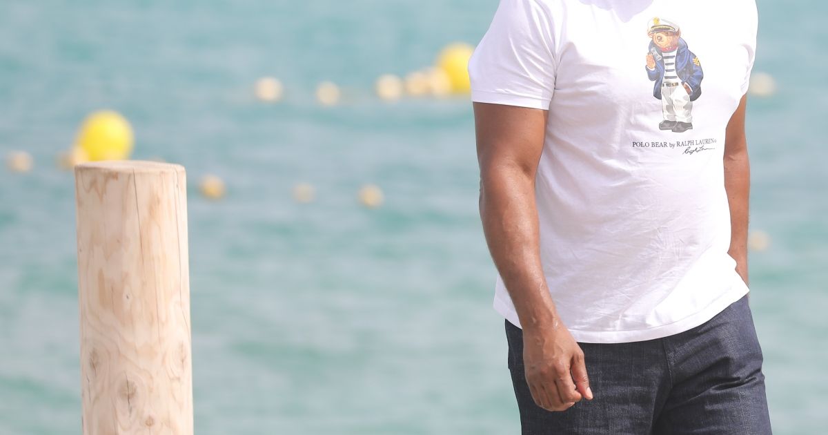 Magic Johnson et LL Cool J arrivent au club 55 à Saint-Tropez, Côte d ...