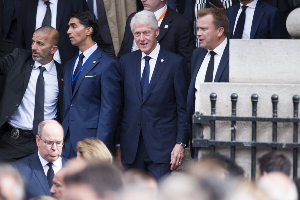 Photo : Bill Clinton - Sorties des obsèques de l'ancien président de la ...