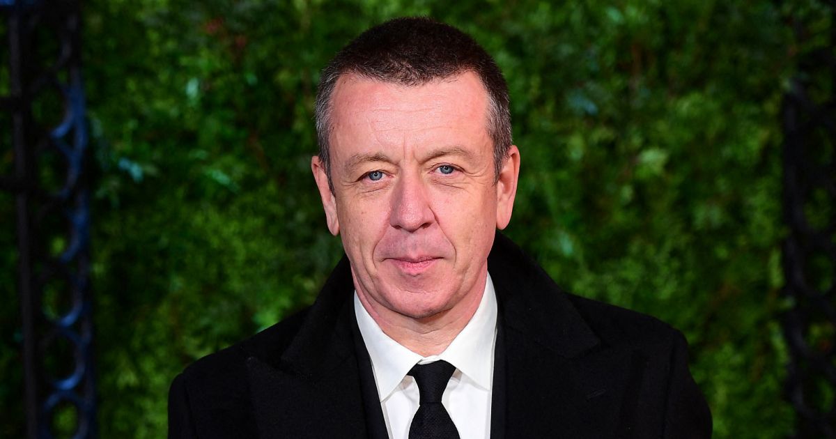Peter Morgan arrive à la première de la troisième saison de la série ...
