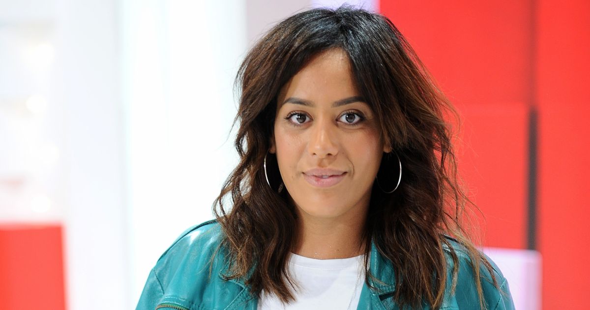 Amel Bent - Enregistrement de l'émission Vivement Dimanche Prochain ...