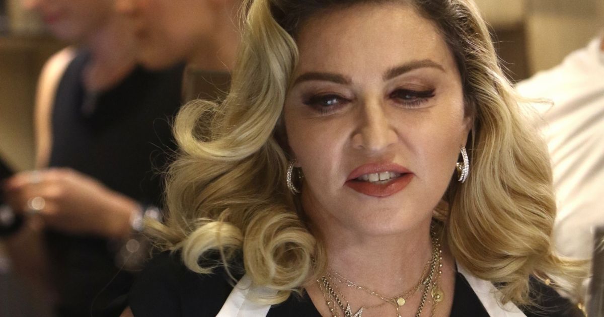 Madonna présente sa nouvelle gamme de cosmétiques MDNA SKIN à Barney's ...