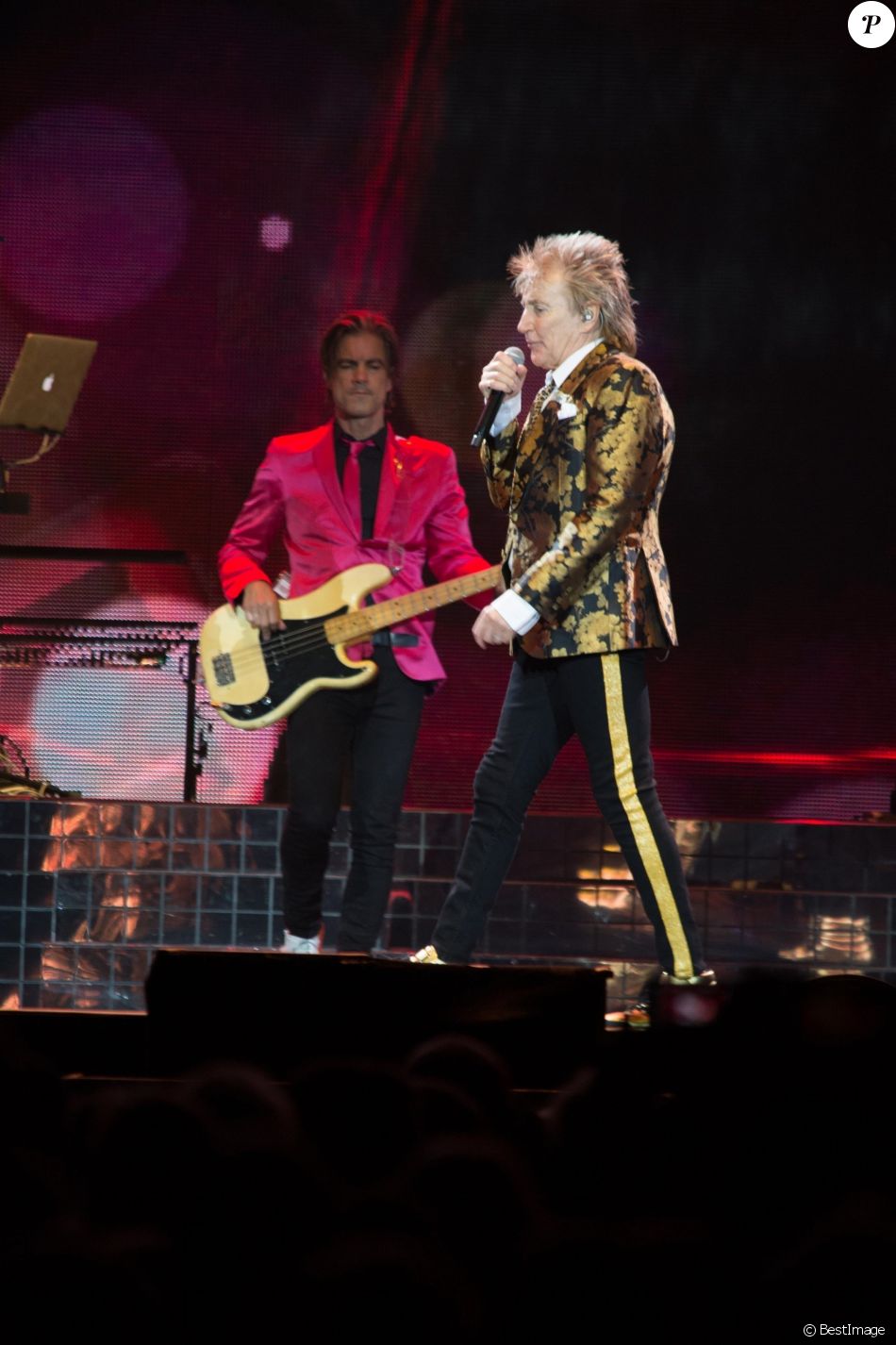 Sir Rod Stewart en concert lors de sa tournée Blood Red Roses tour au ...
