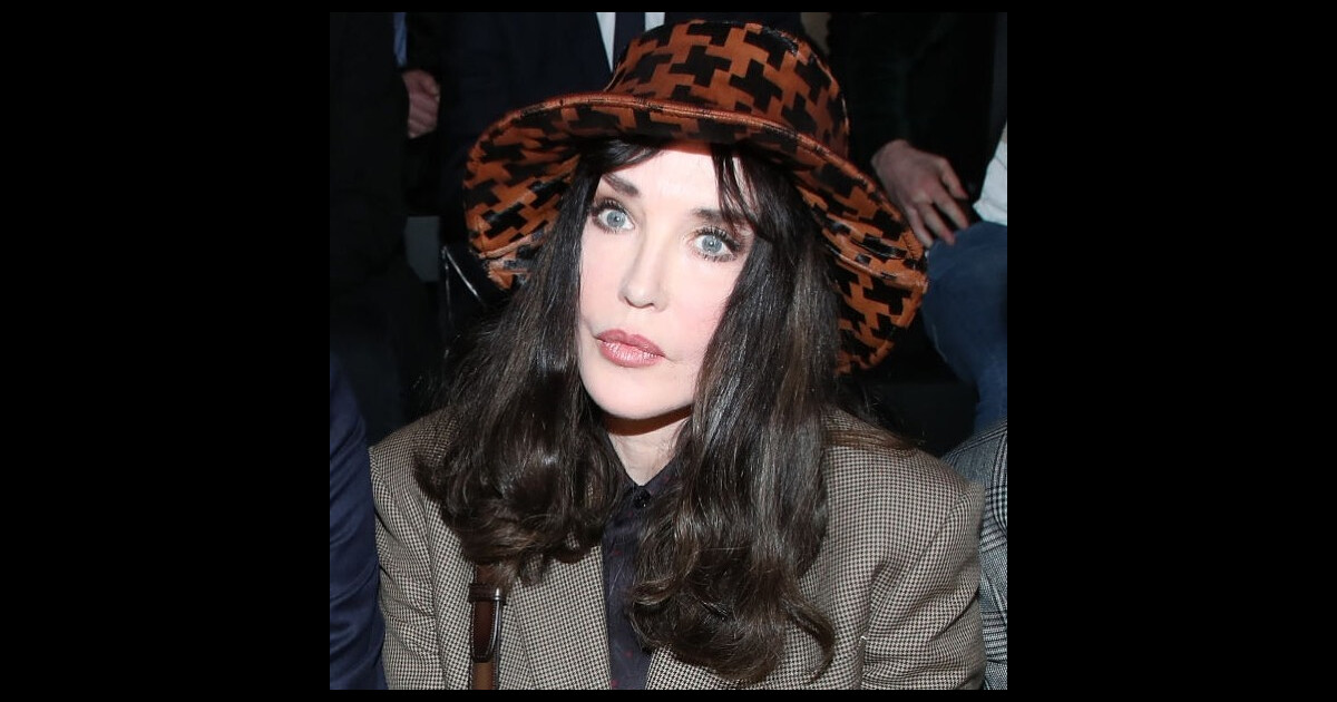 Isabelle Adjani en bob et Aymeline Valade enceinte, attentives au ...