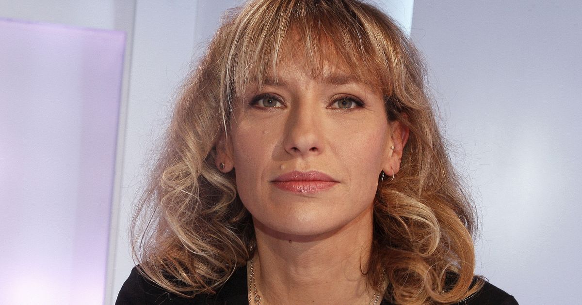Exclusif - Portrait de Julie Debazac à Paris, le 10 janvier 2019 ...