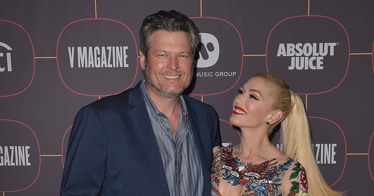 Gwen Stefani et son compagnon Blake Shelton au photocall de la soirée ...