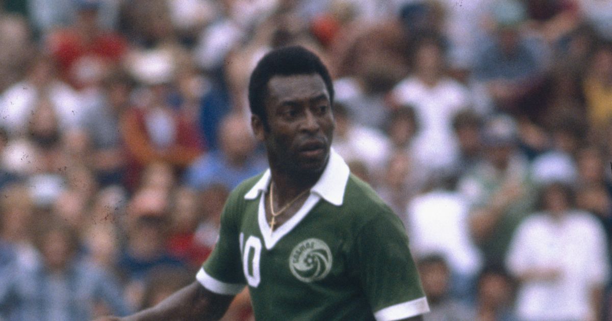 Pelé sous le maillot du New York Cosmos, le 15 août 1977. - Purepeople
