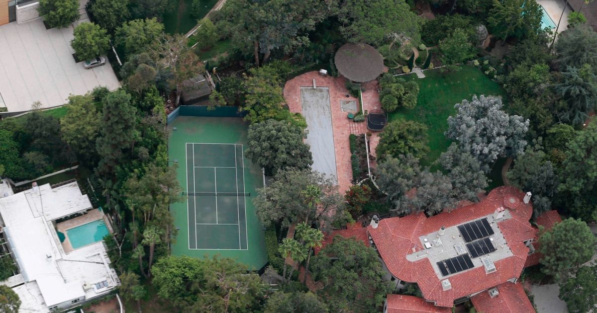 Exclusif - Illustration aérienne de la maison de Jeff Bezos à Beverly ...