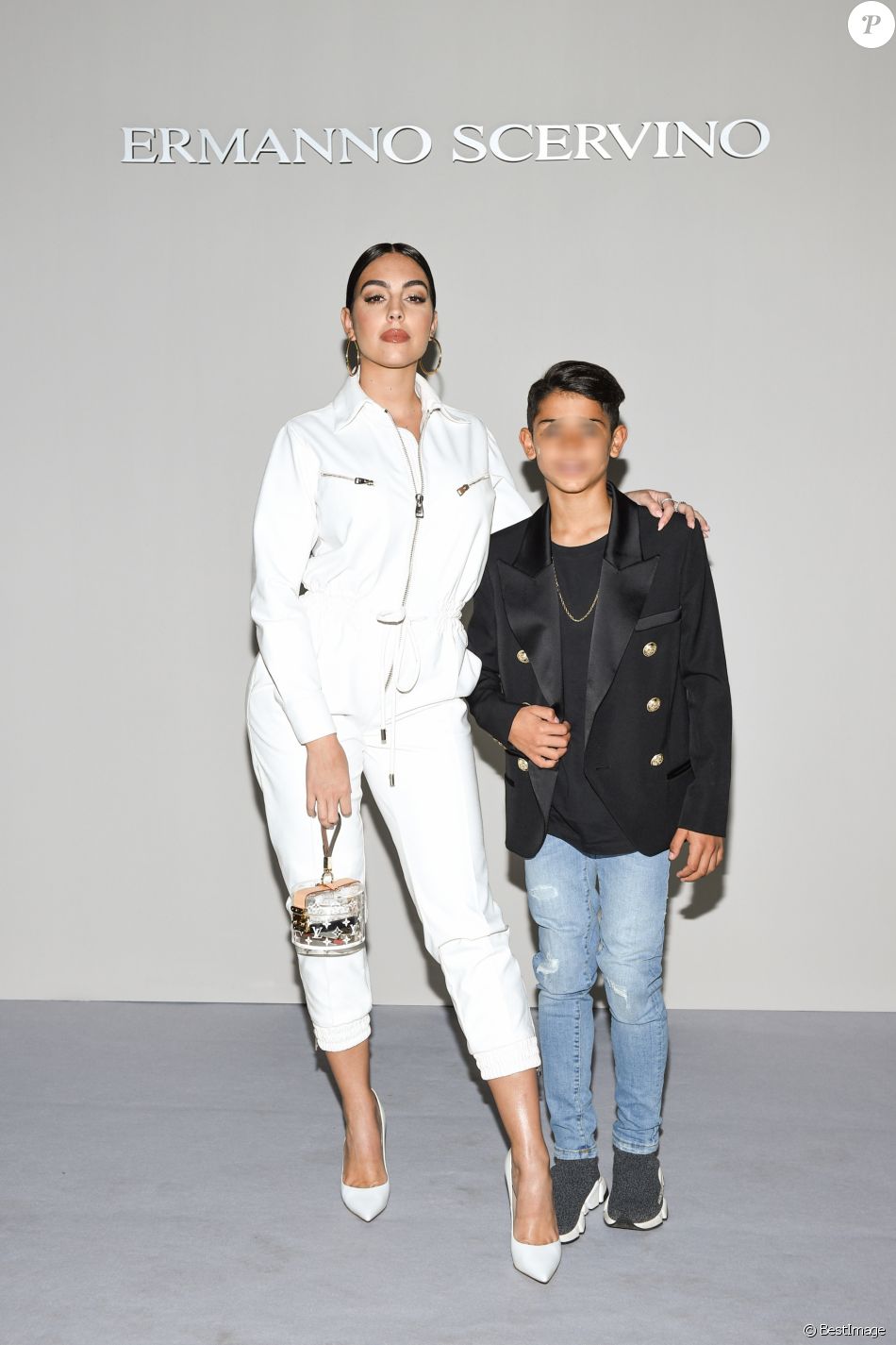 Georgina Rodriguez - People au défile de mode prêt-à-porter Automne ...