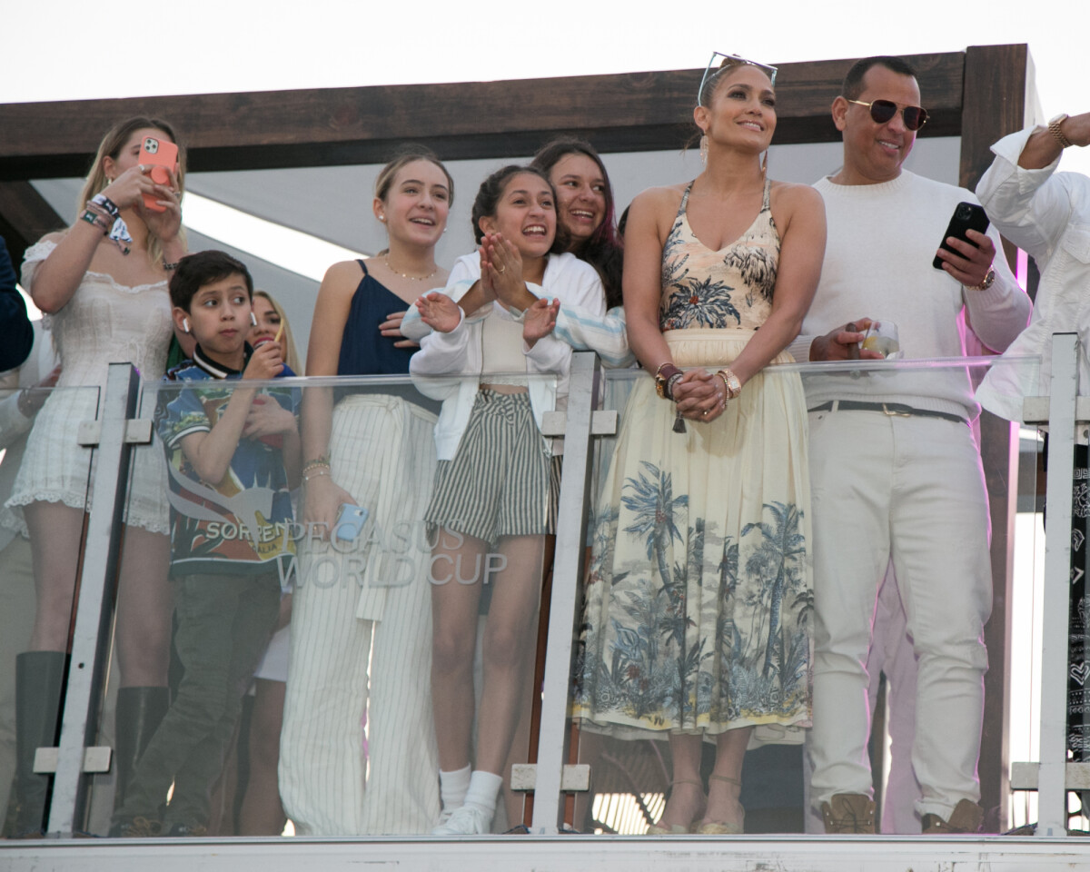 Photo : Jennifer Lopez et son fiancé Alex Rodriguez assistent au 2020 ...