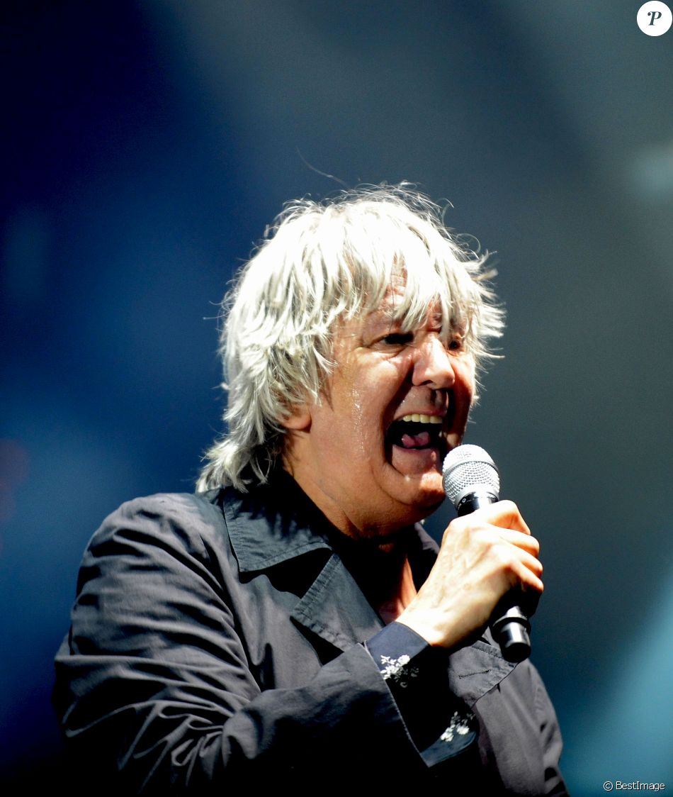Jacques Higelin en concert pendant les Solidays en 2010 à Paris. Le 23 ...
