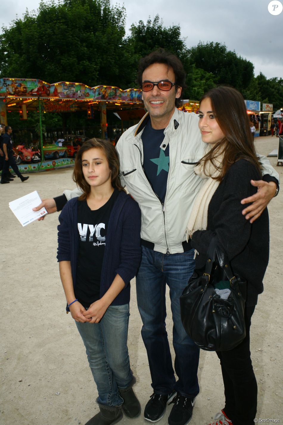 Anthony Delon avec ses filles Liv et Loup - Inauguration de la fête ... Anthony Delon avec ses filles Liv et Loup - Inauguration de la fête ...