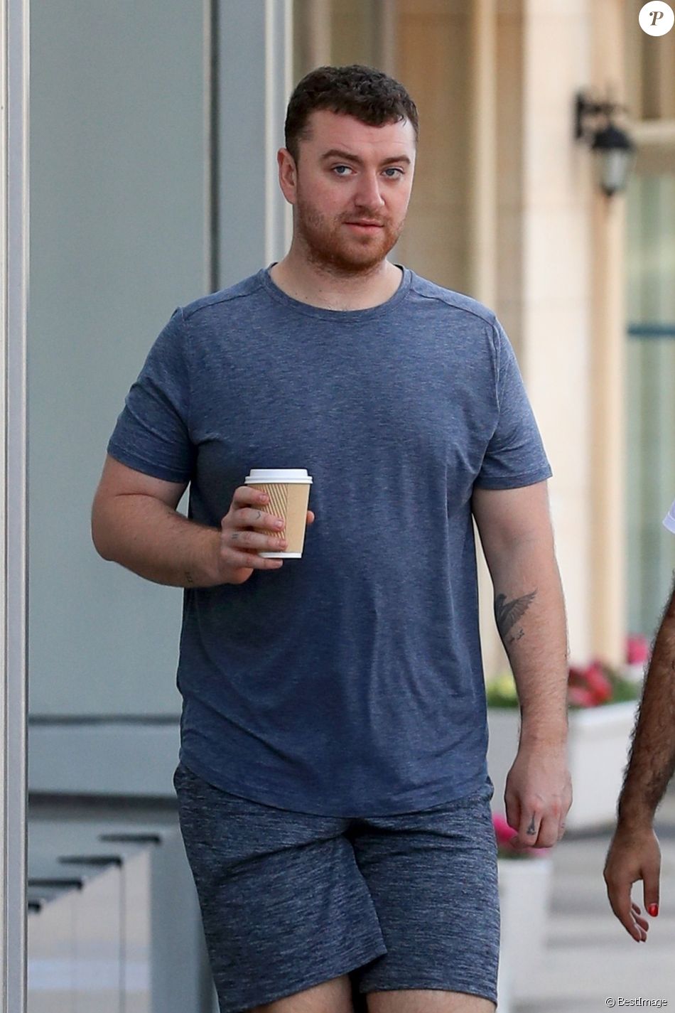 Exclusif - Sam Smith se promène avec des amis à Hollywood le 30 janvier ...