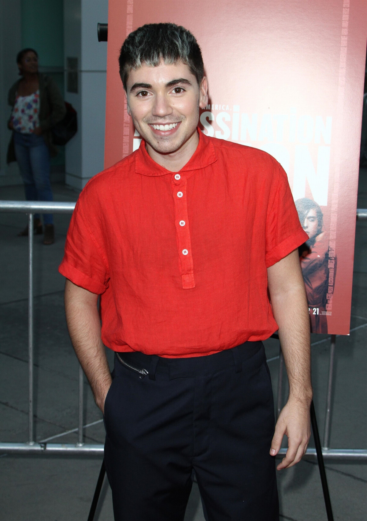 Photo : Noah Galvin - Les célébrités arrivent à la première de Neon and ...