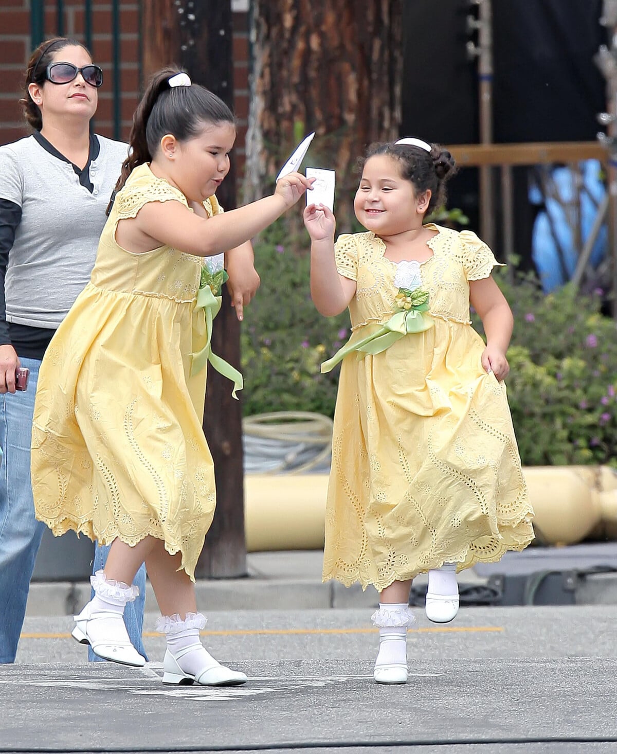 Photo : Madison De La Garza et Daniella Baltodano sur le tournage de la ...