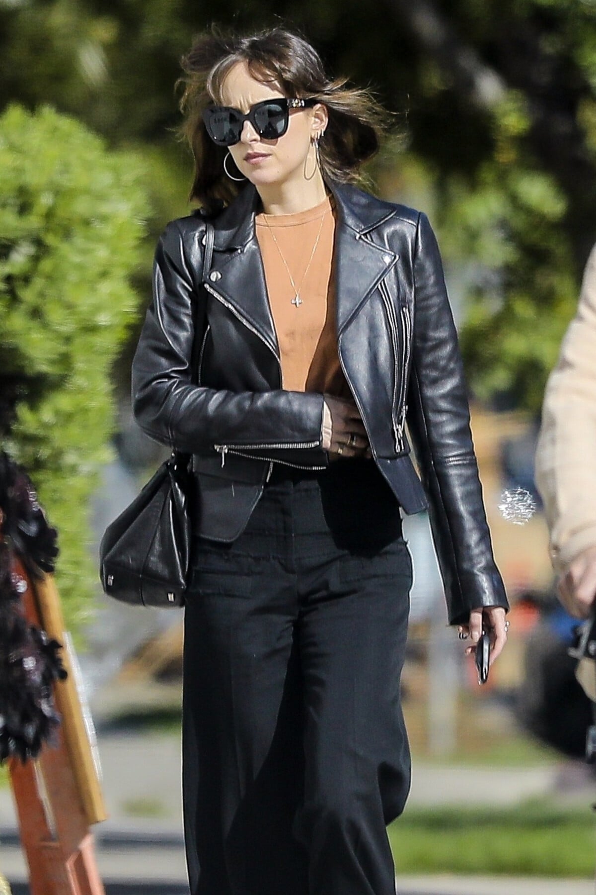 Photo : Exclusif - Dakota Johnson est allée acheter une boisson à ...