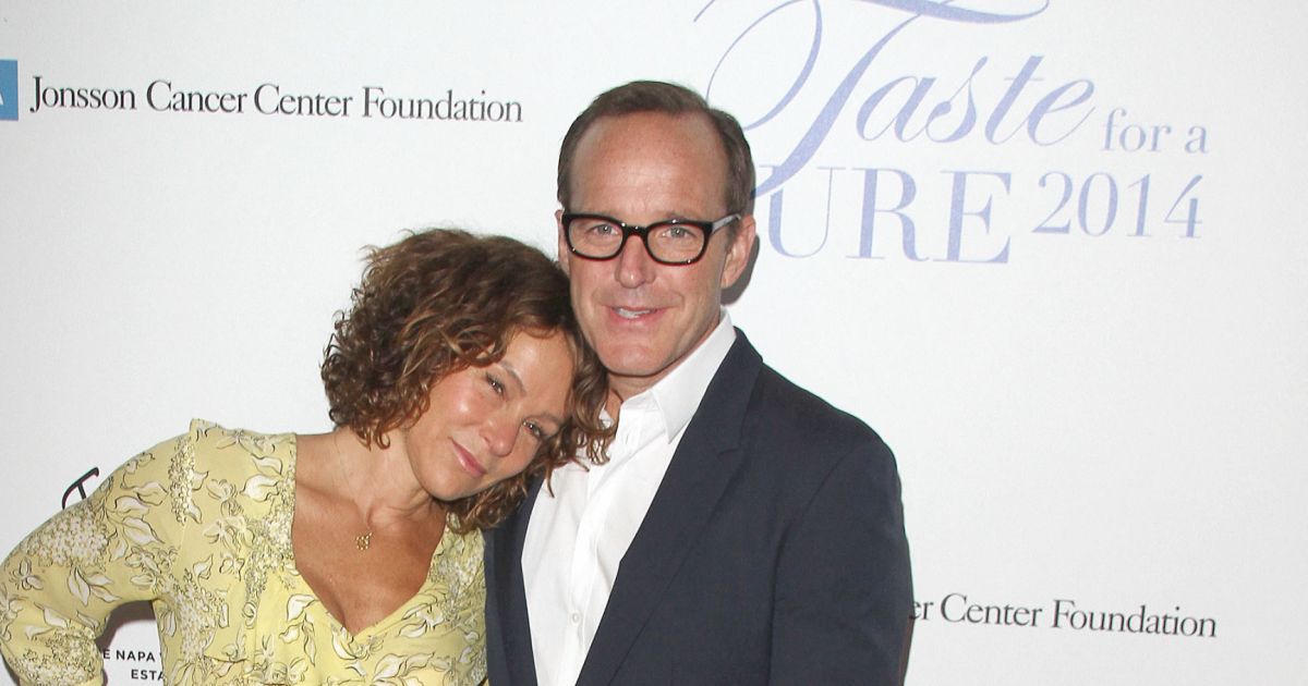 Jennifer Grey et son mari Clark Gregg lors de la 19e soirée annuelle de ...