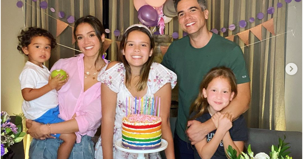 Jessica Alba, son mari Cash Warren et leurs trois enfants Honor (qui ...