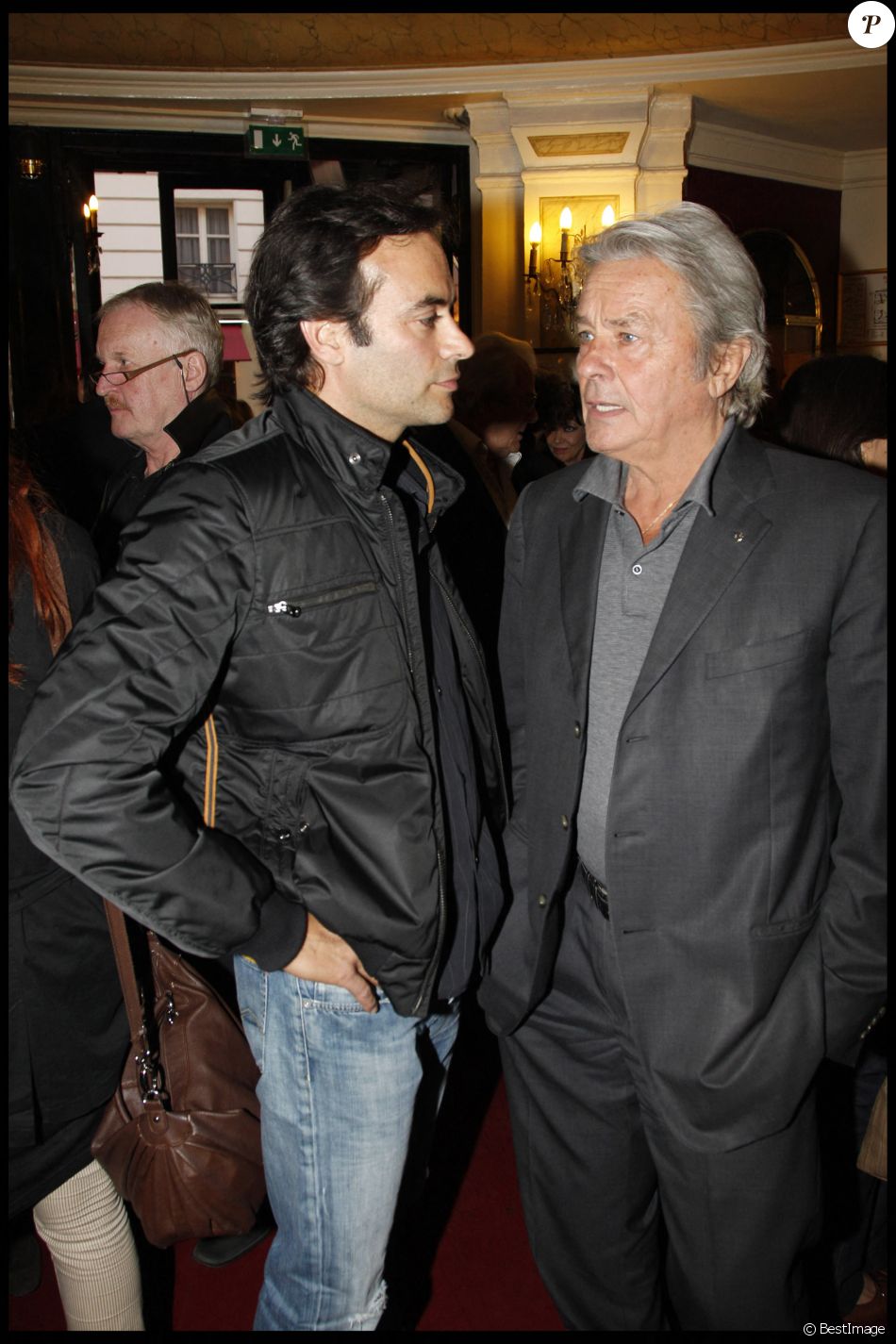 Anthony Delon et son père Alain Delon à Paris en 2010. - Purepeople Anthony Delon et son père Alain Delon à Paris en 2010. - Purepeople