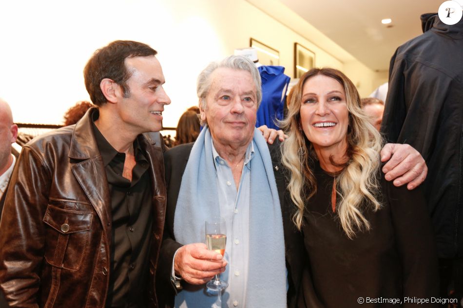 Exclusif - Anthony Delon avec son père Alain Delon et Liliane Jossua ... Exclusif - Anthony Delon avec son père Alain Delon et Liliane Jossua ...