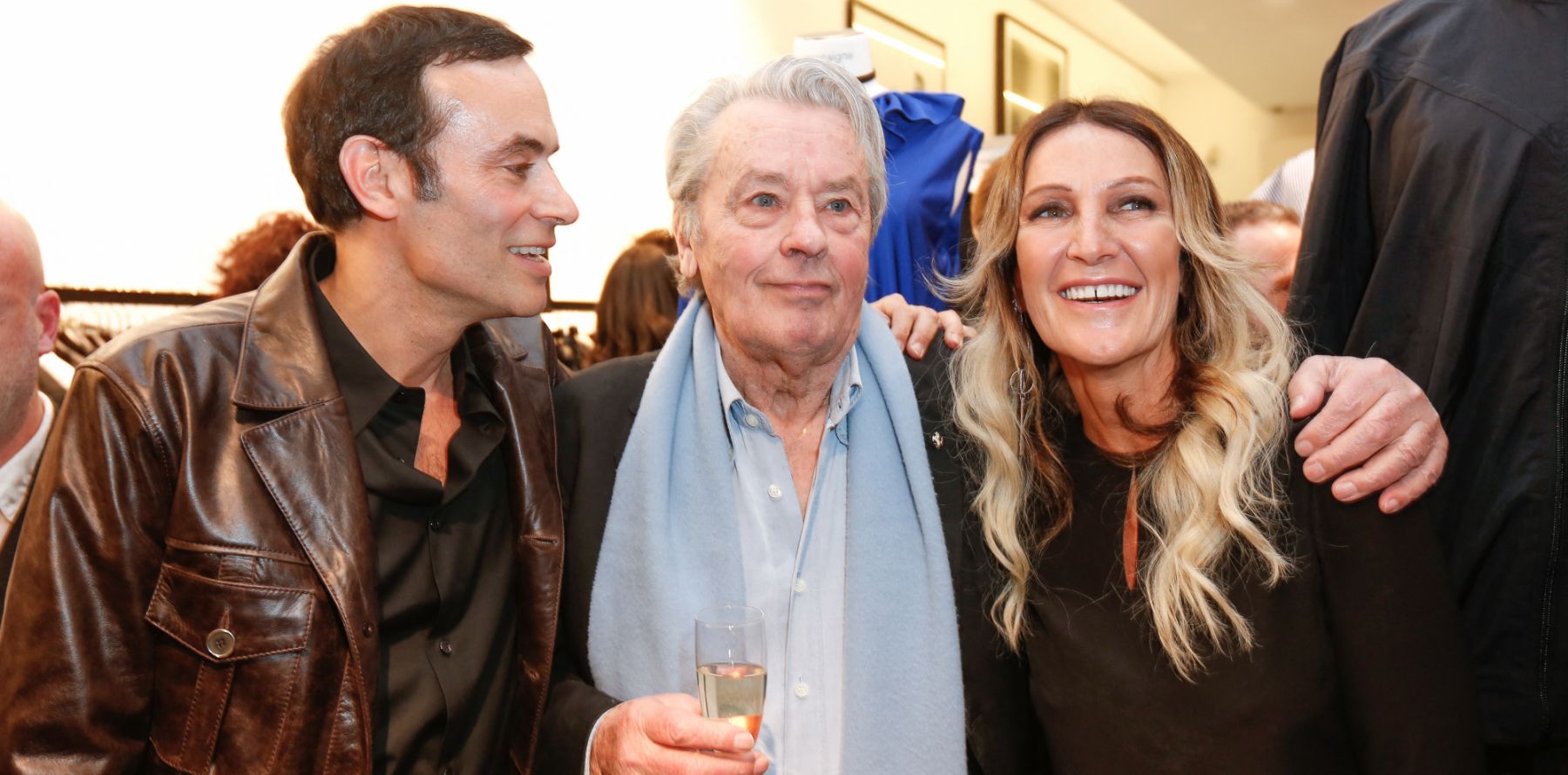 Alain Delon "a régressé" à cause du confinement : Anthony donne de ses ...