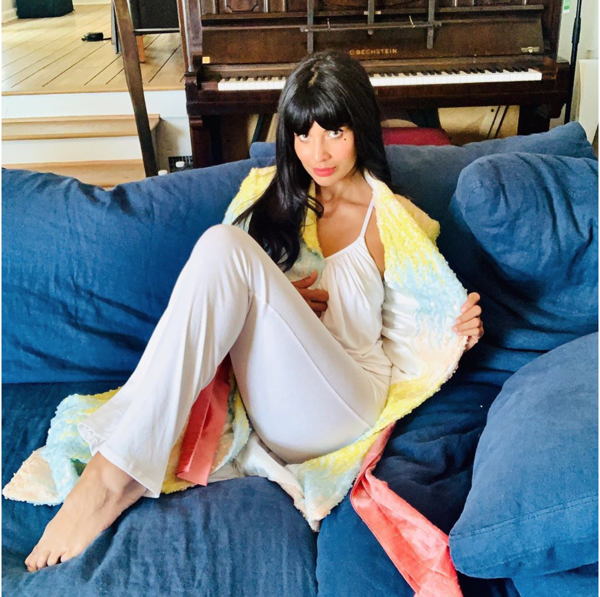 Photo : Jameela Jamil a suivi les 72e Emmy Awards en pyjama. - Purepeople