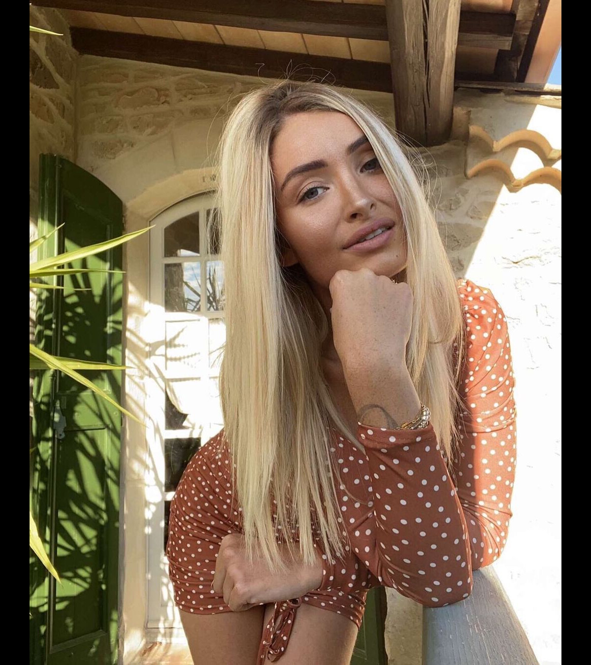 Photo : Beverly Bello des "Princes de l'amour" pose sur Instagram, le ...