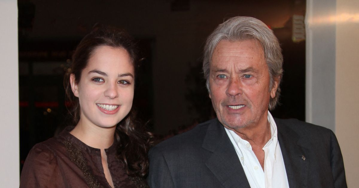 Archives - Alain Delon et sa fille Anouchka Delon en 2013 À Paris ... Archives - Alain Delon et sa fille Anouchka Delon en 2013 À Paris ...