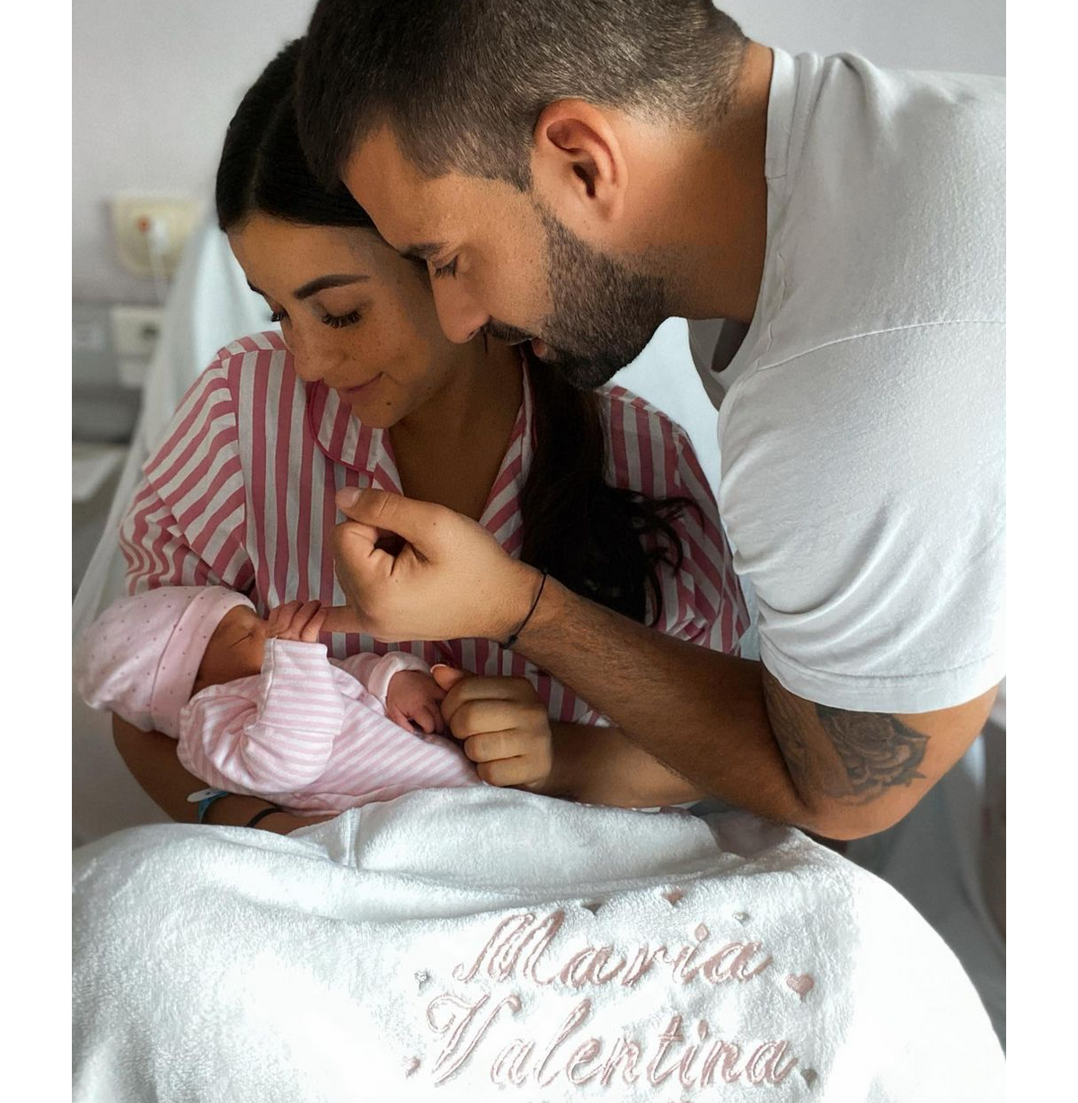 Photo : Vincent Queijo avec sa compagne Rym et leur fille Maria ...