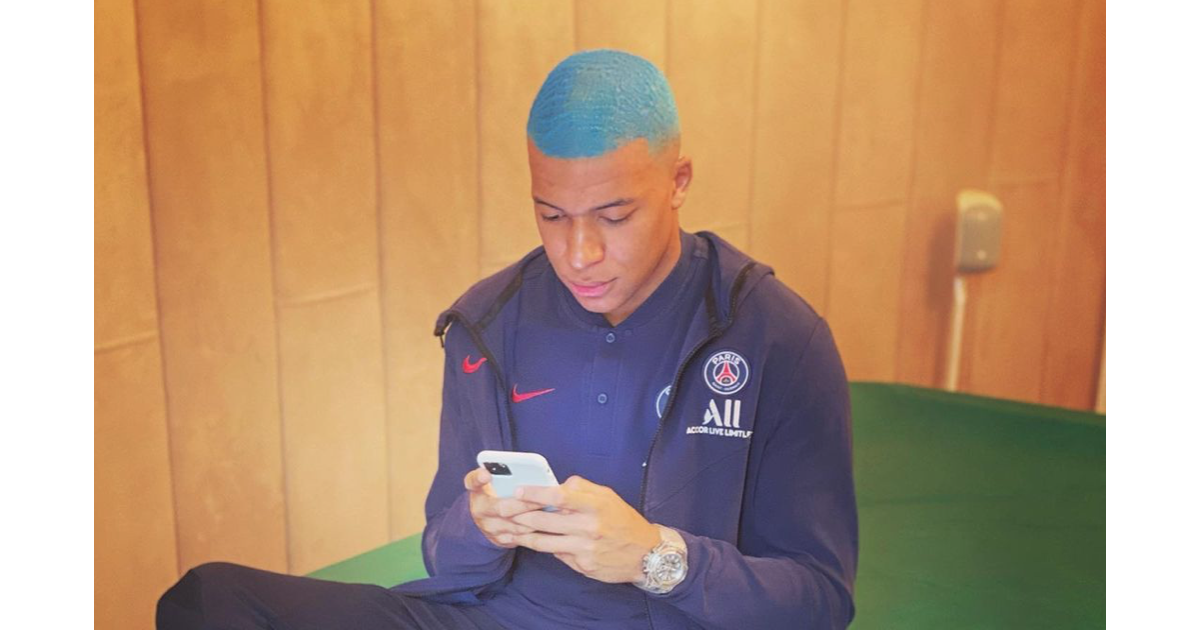Kylian Mbappé dévoile sa nouvelle coloration bleue. Décembre 2020 ...