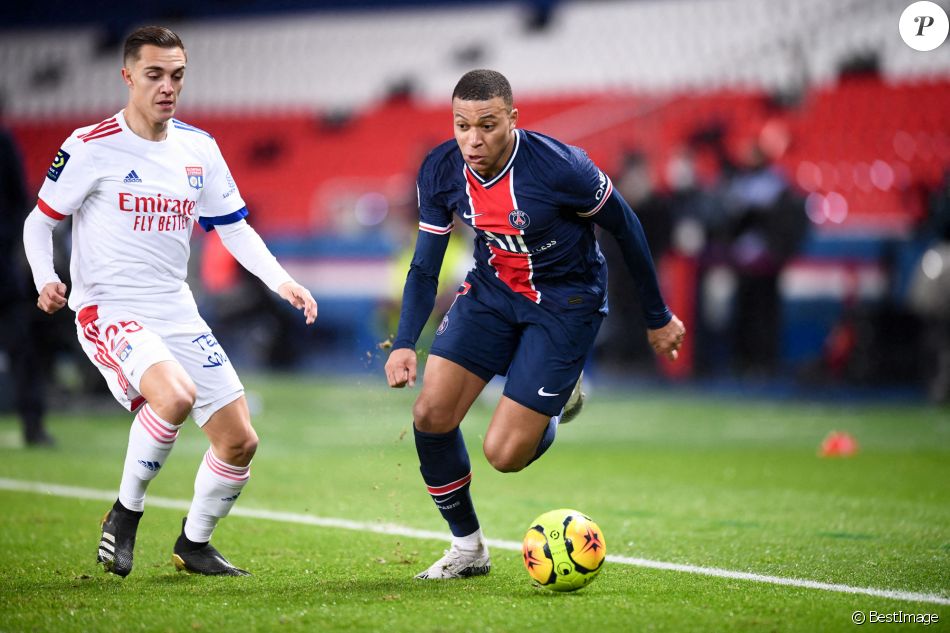 Kylian Mbappé - Match de football en ligue 1 Uber Eats Paris SG - Lyon ...