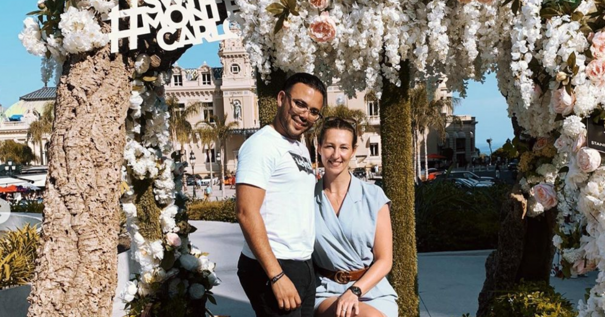 Mathilde Cerf, la soeur jumelle de Camille Cerf, en couple avec un certain John Rachid - Purepeople