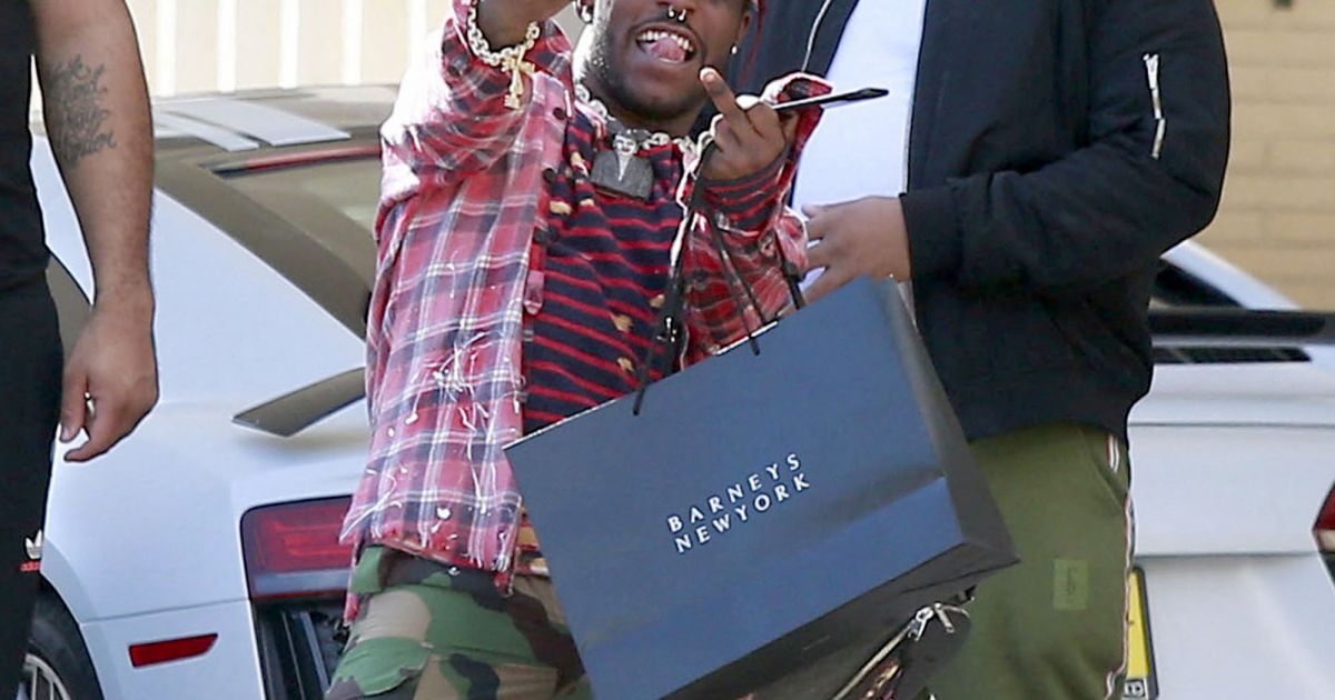 Exclusif - Le rappeur Lil Uzi fait du shopping à Barneys New York à ...