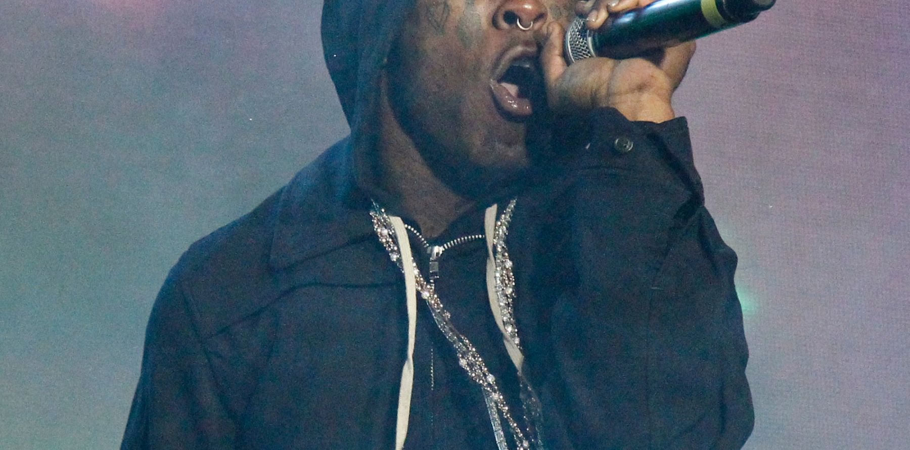 Lil Uzi Vert : Il se fait implanter un énorme diamant hors de prix sur ...