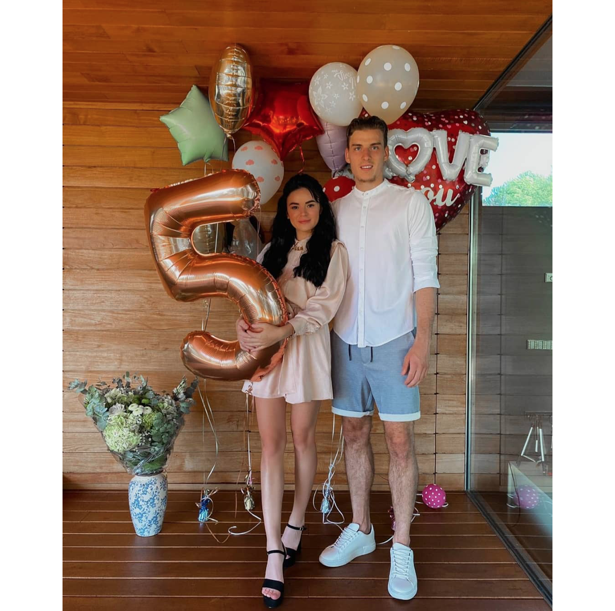 Photo : Andrey Lunin et son épouse Anastasiia fêtent leurs 5 ans de ...