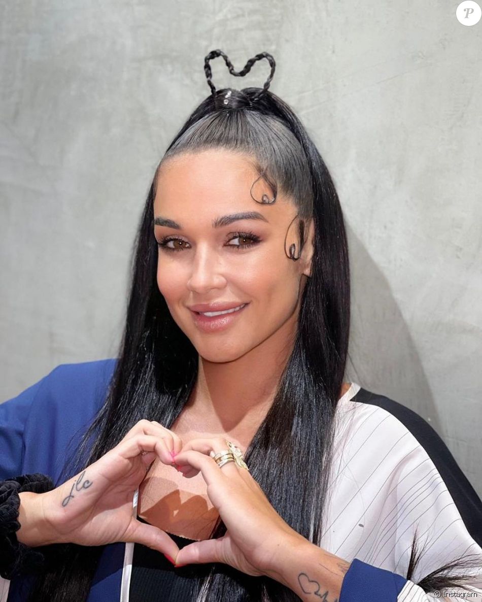 Jazz souriante sur Instagram, le 14 février 2021 - Purepeople