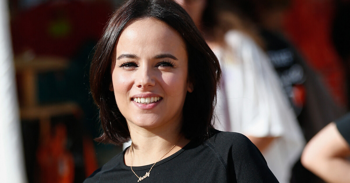 Alizée partage un tendre moment avec ses filles Maggy et Annily pour ...