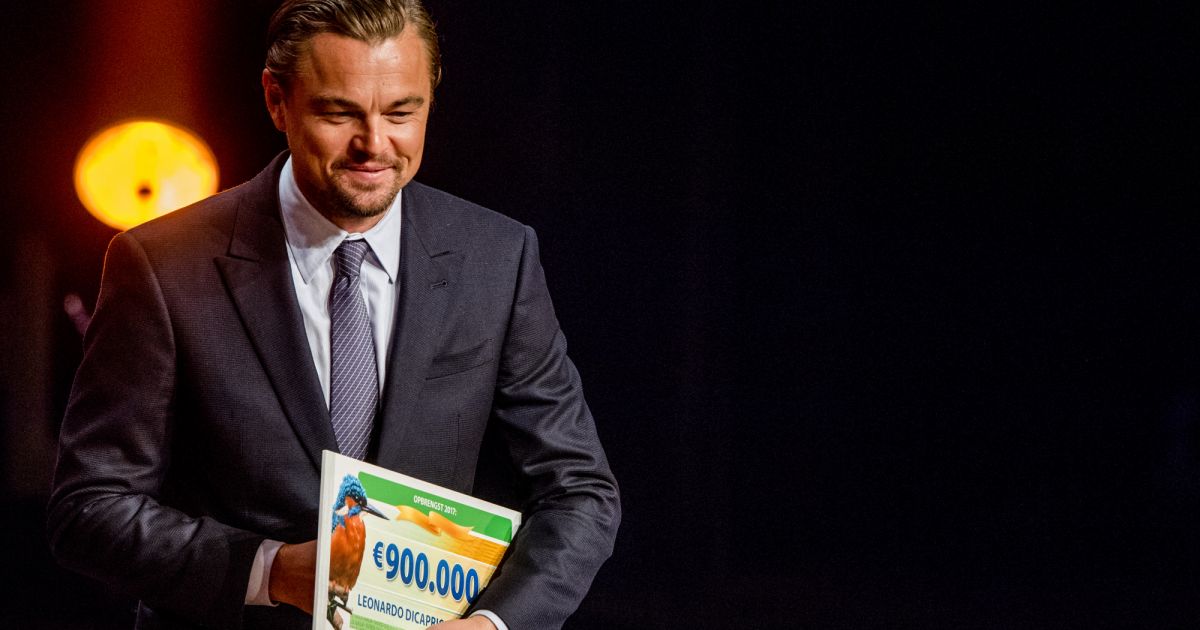 Leonardo DiCaprio reçoit un chèque pour sa fondation lors du Goed Geld ...