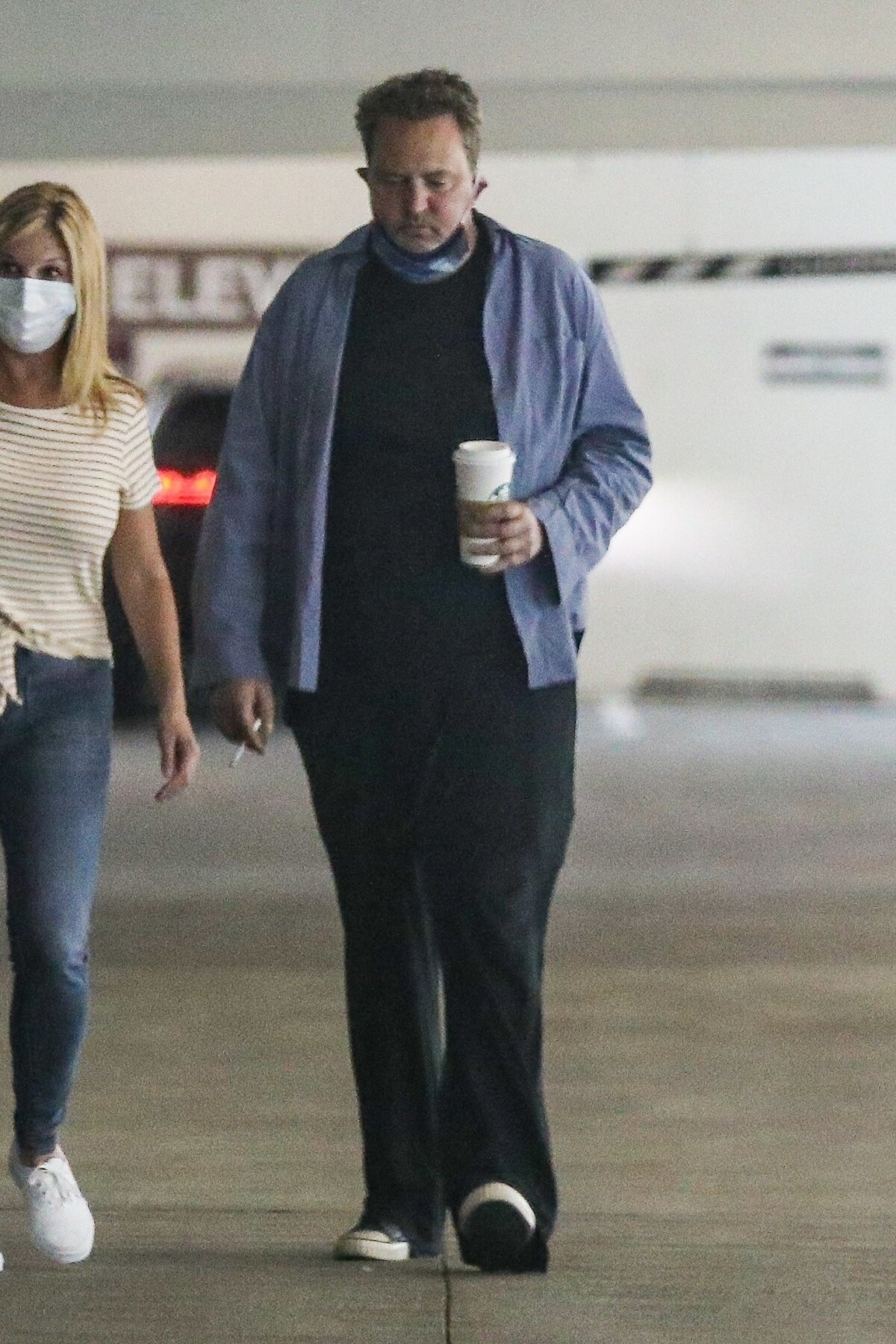 Photo : Exclusif - Matthew Perry est allé acheter des cigarettes et des ...