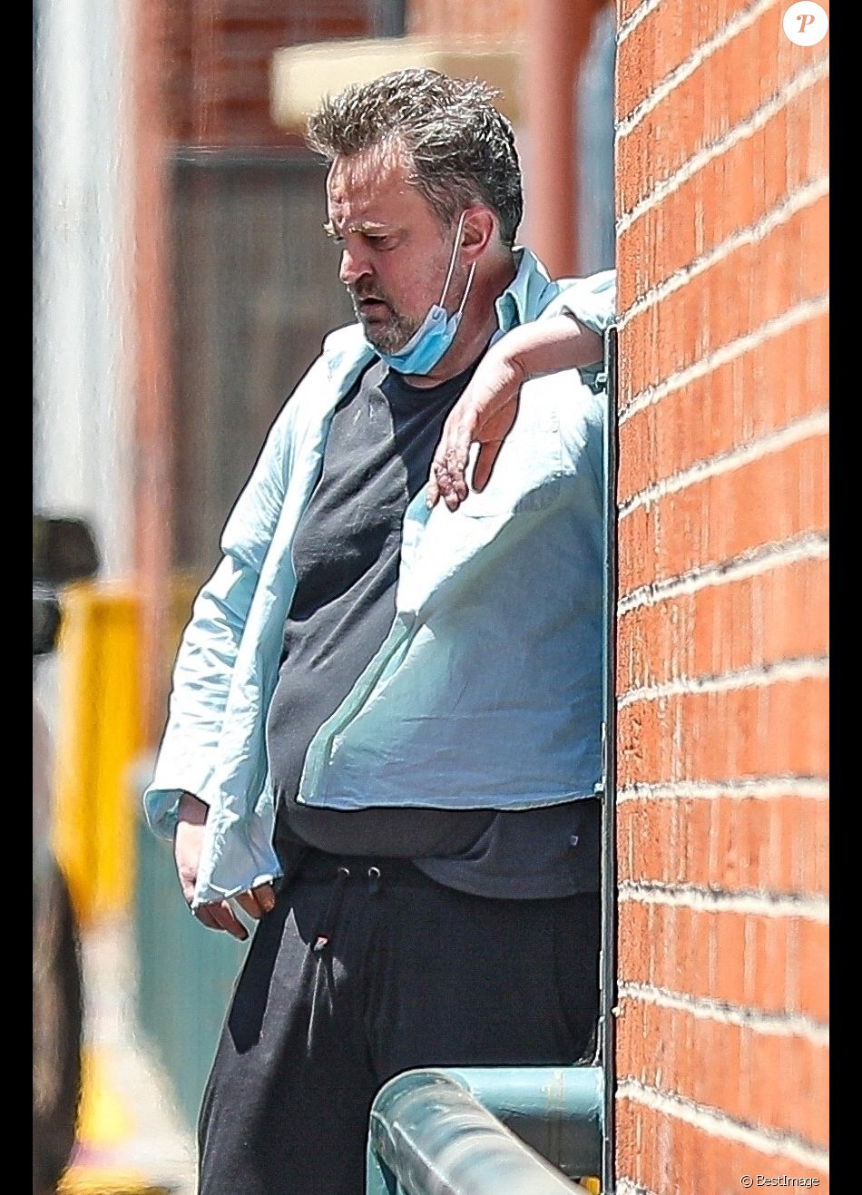 Exclusif - Matthew Perry, à la sortie d'un building à Beverly Hills ...