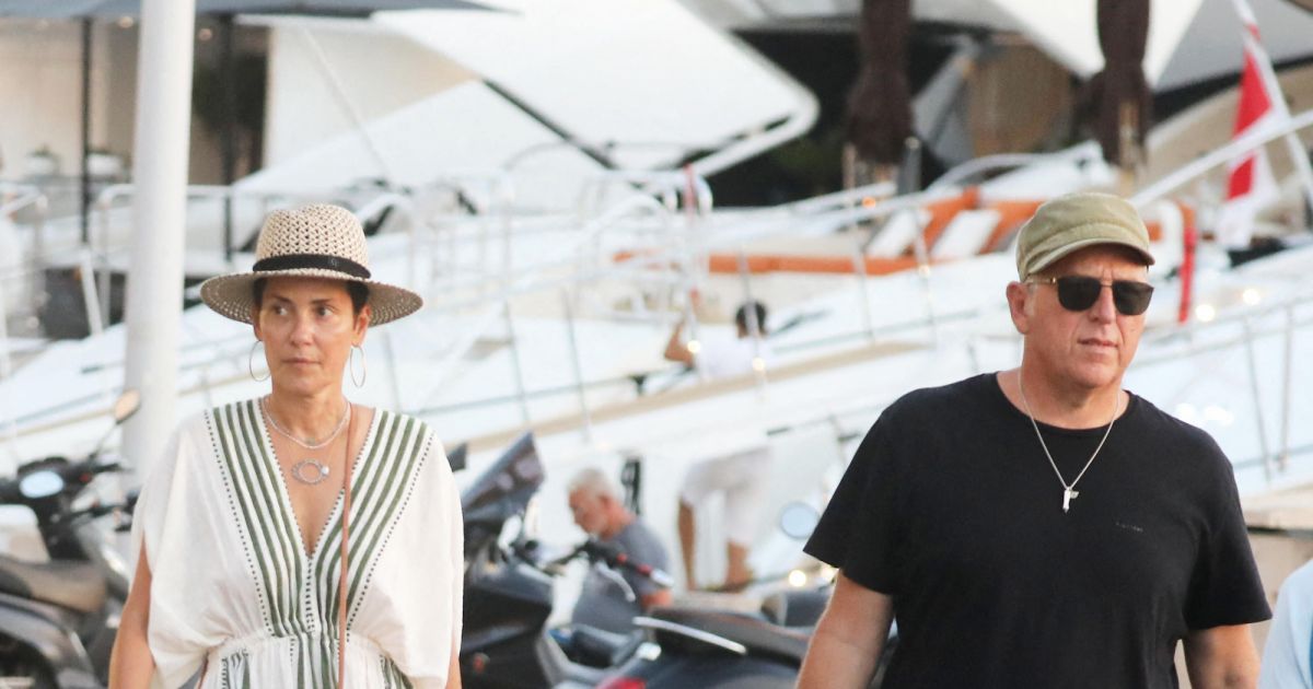 Cristina Cordula et son mari Frédéric Cassin sur le port de Saint ...