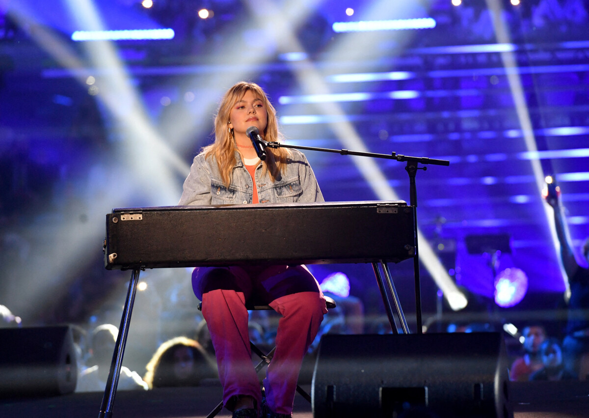 Photo : Louane en concert lors du "RFM Music Show" au Palais des Sports ...