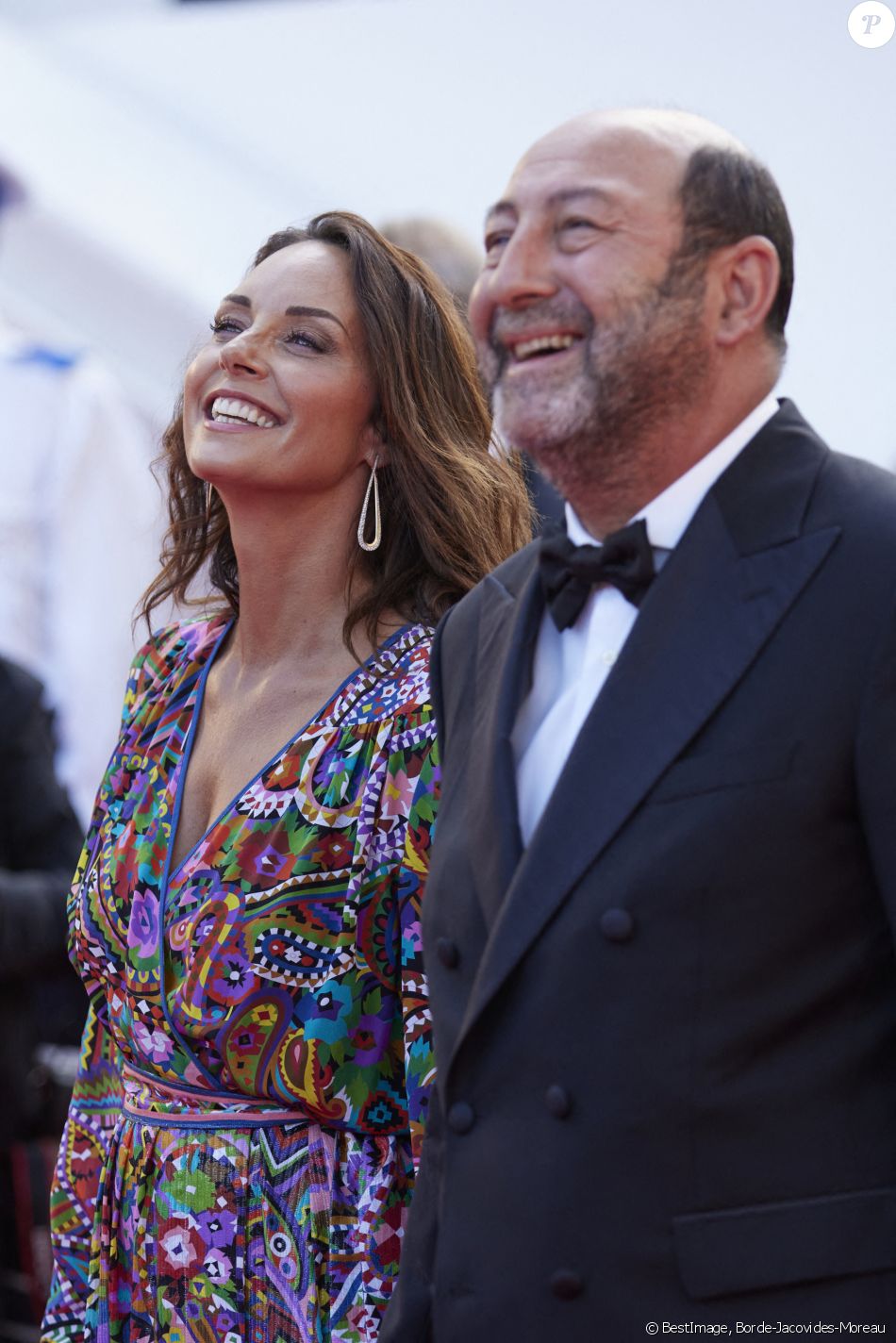 Kad Merad et sa compagne Julia Vignali - Montée des marches du film OSS 117 : Alerte rouge en ...