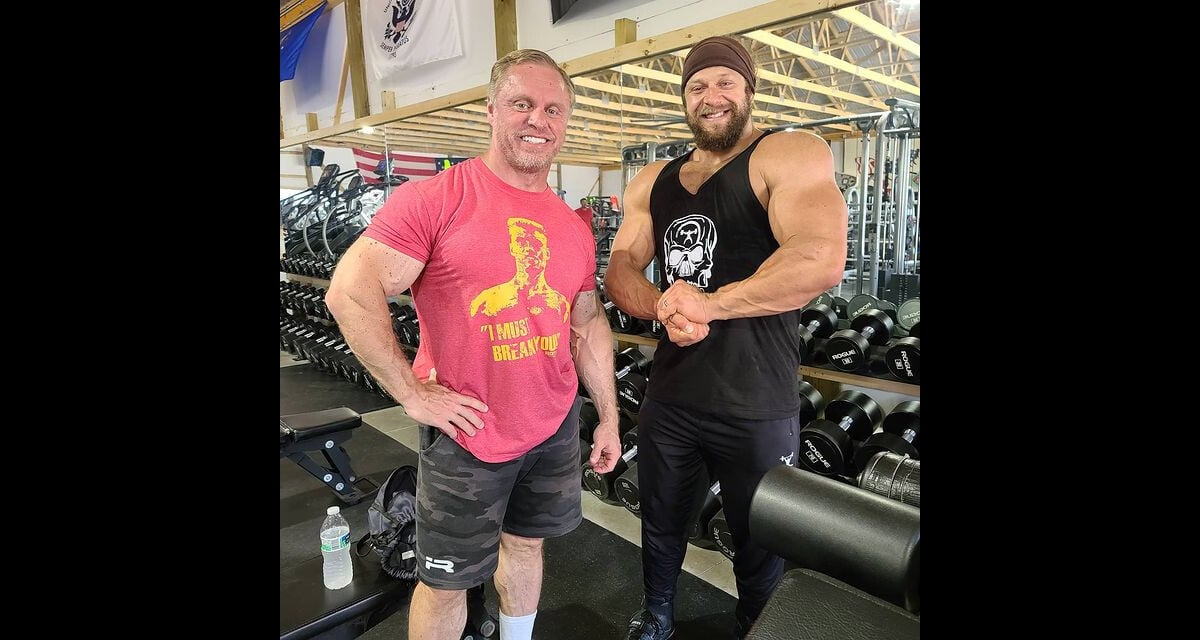 Photo : John Meadows et un ami. - Purepeople